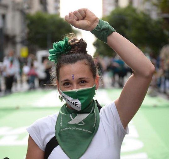 Laura Azcurra le respondió a Cinthia Fernández por sus dichos de ...