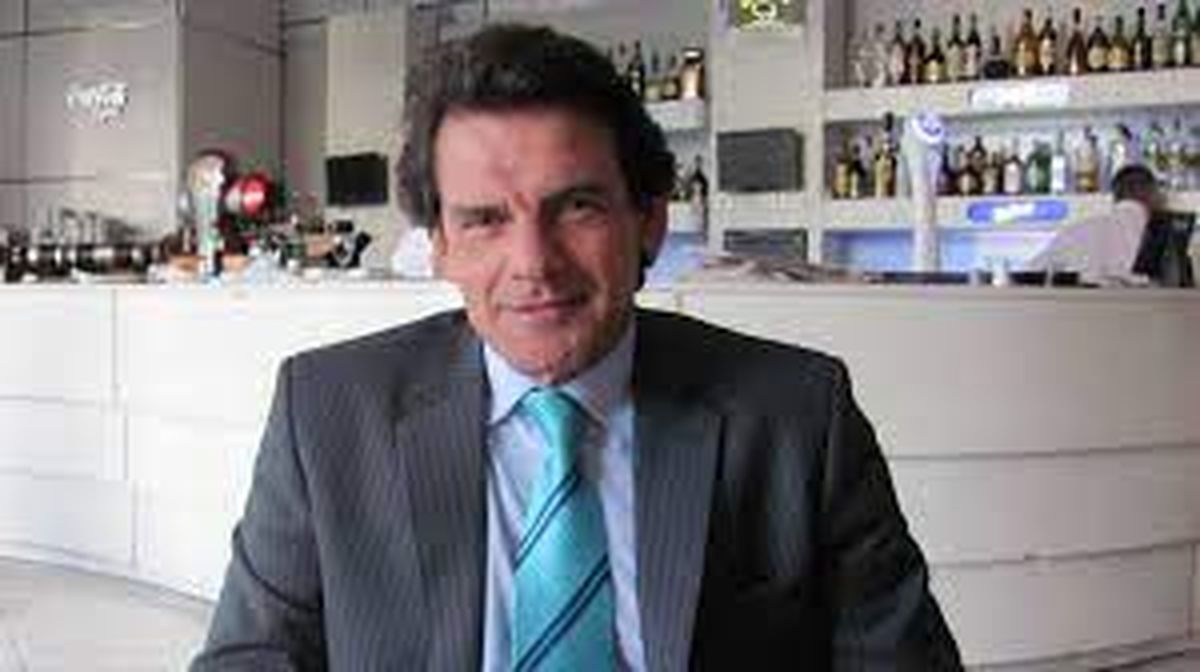 Claudio Rígoli da detalles de su vida en Radio Zónica