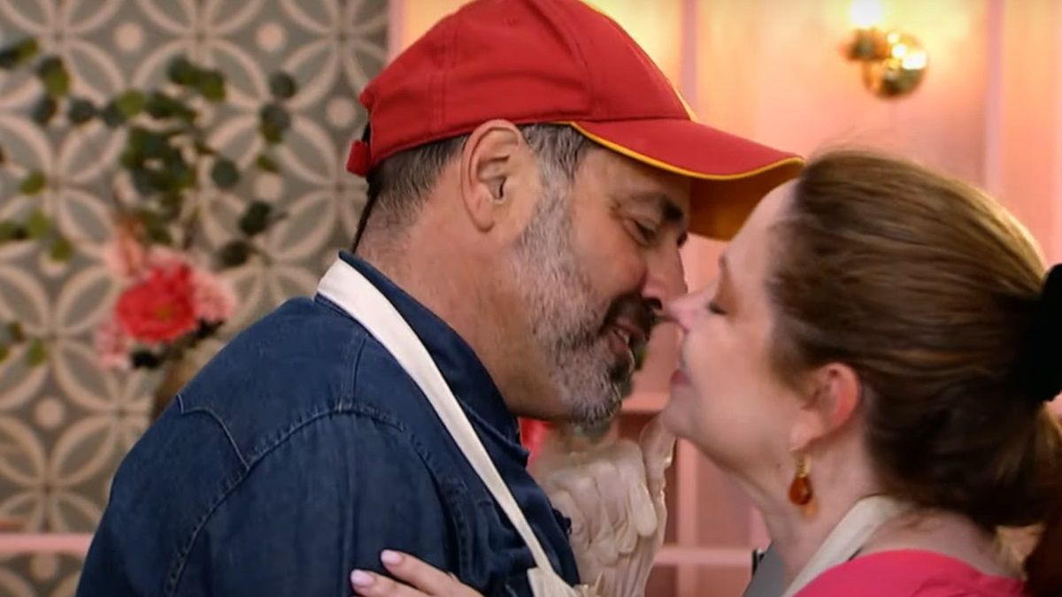 El beso de novela entre Mariano Iúdica y Andrea del Boca en Bake Off Famosos, de Telefe