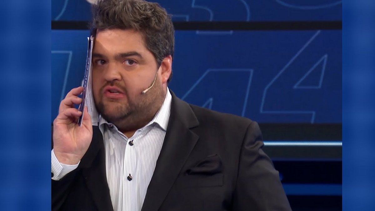 Darío Barassi se ríe de sí mismo con una foto retro