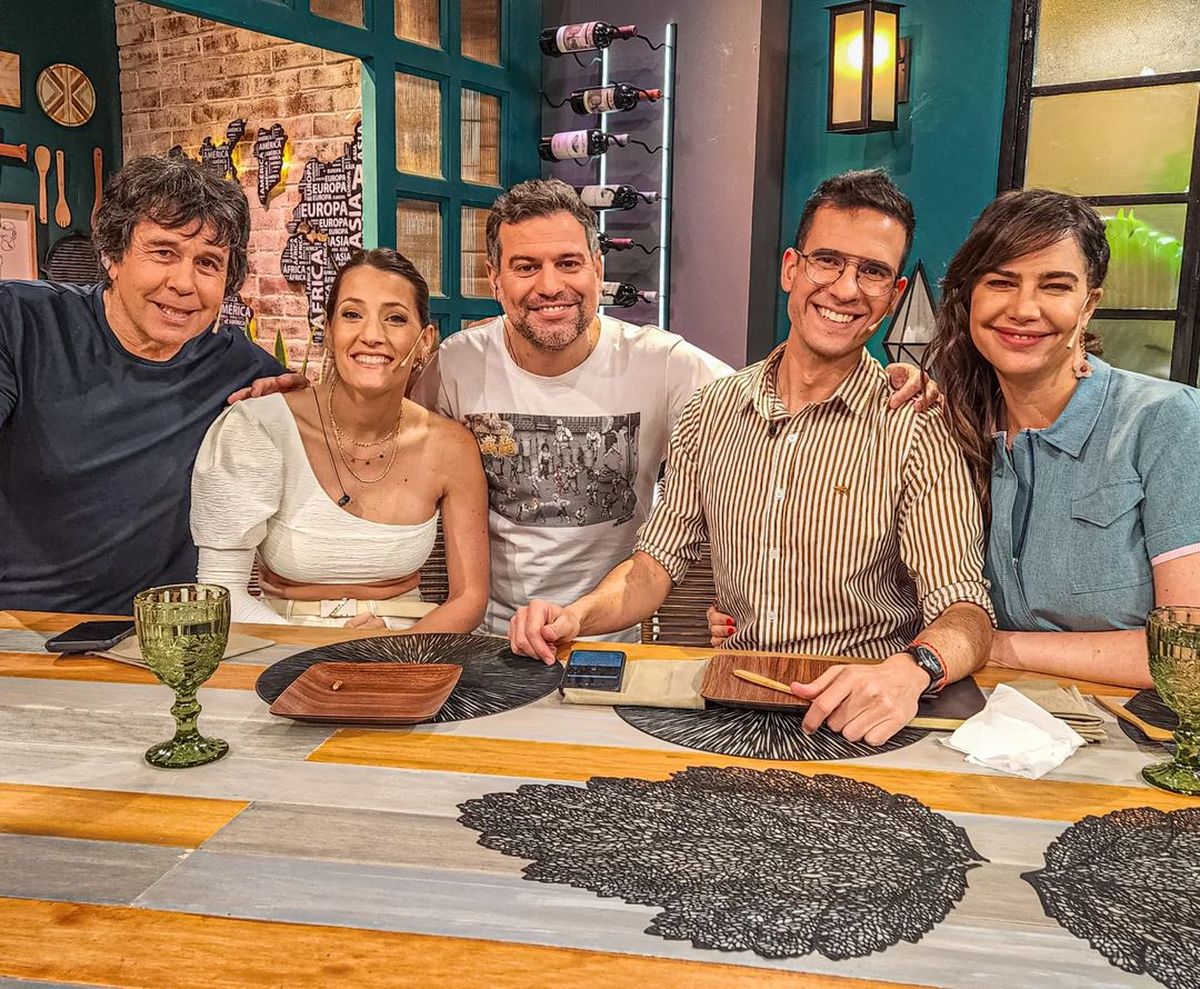 Catalina y Joel fueron shippeados por una figura de Ariel en su salsa