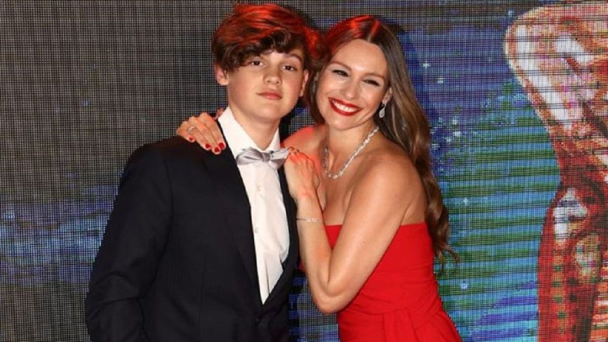 Bautista Vicuña acompañó a Pampita en la alfombra roja de los Martín ...