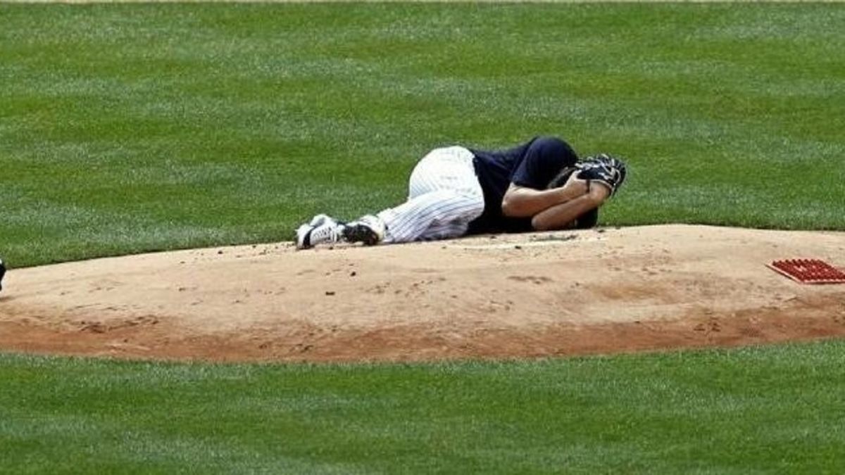 ¡Cuidado, pelota! Jugador de béisbol con conmoción cerebral