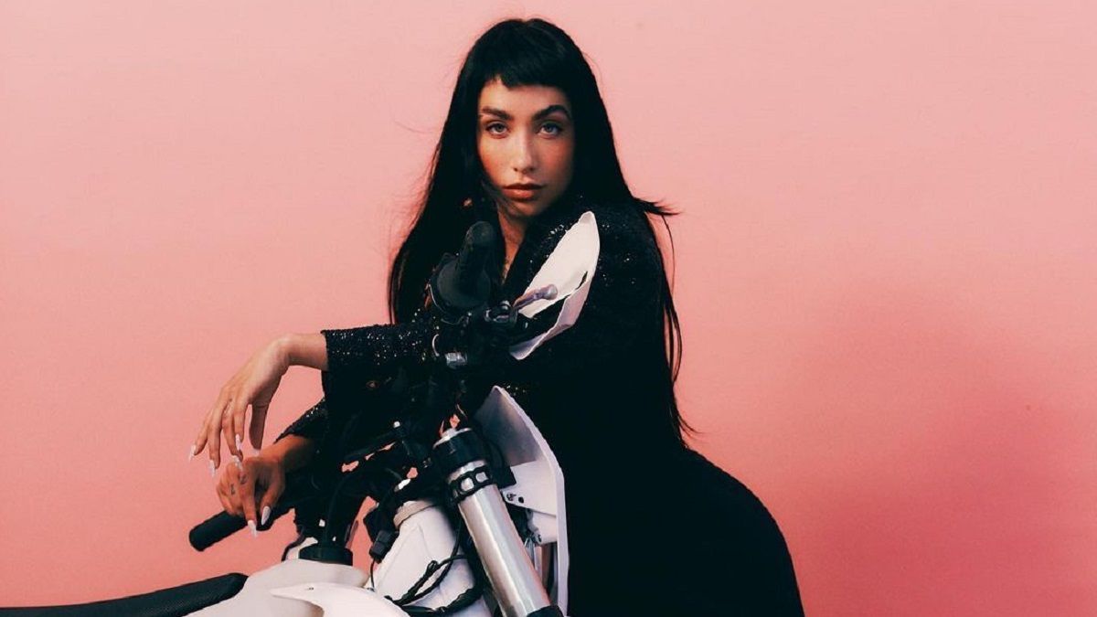 Así lució María Becerra en la tapa de la revista española Glamour